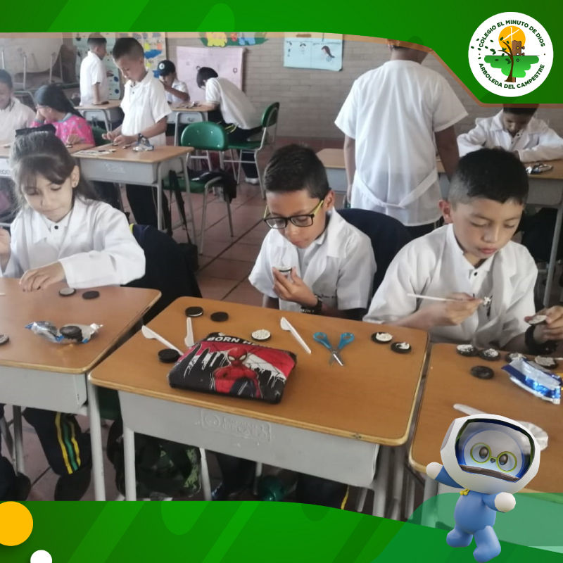 Aprendiendo las fases de la luna con galletas